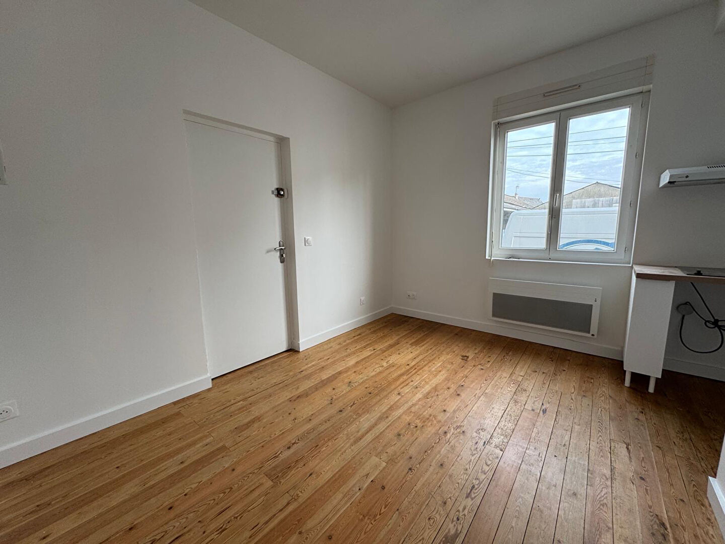 ANGERS - LA MADELEINE - Studios refaits a neuf