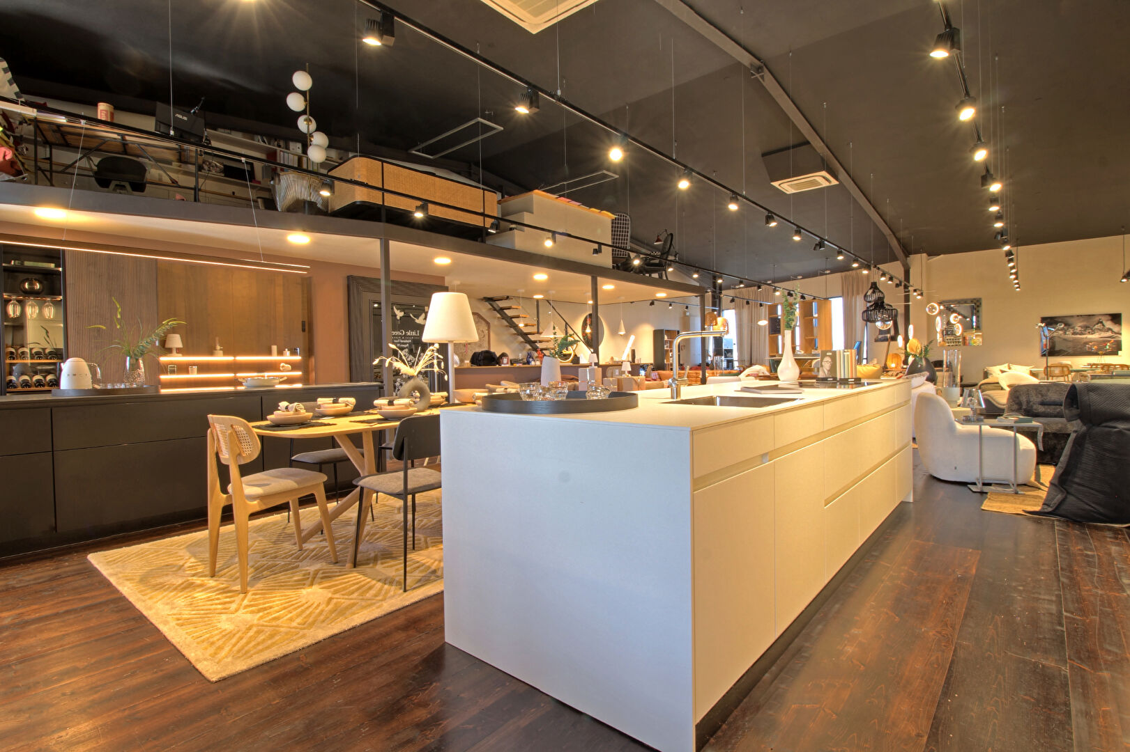 Boe Zone Commercial - Local commercial de 325m2 lumineux et traversant ...