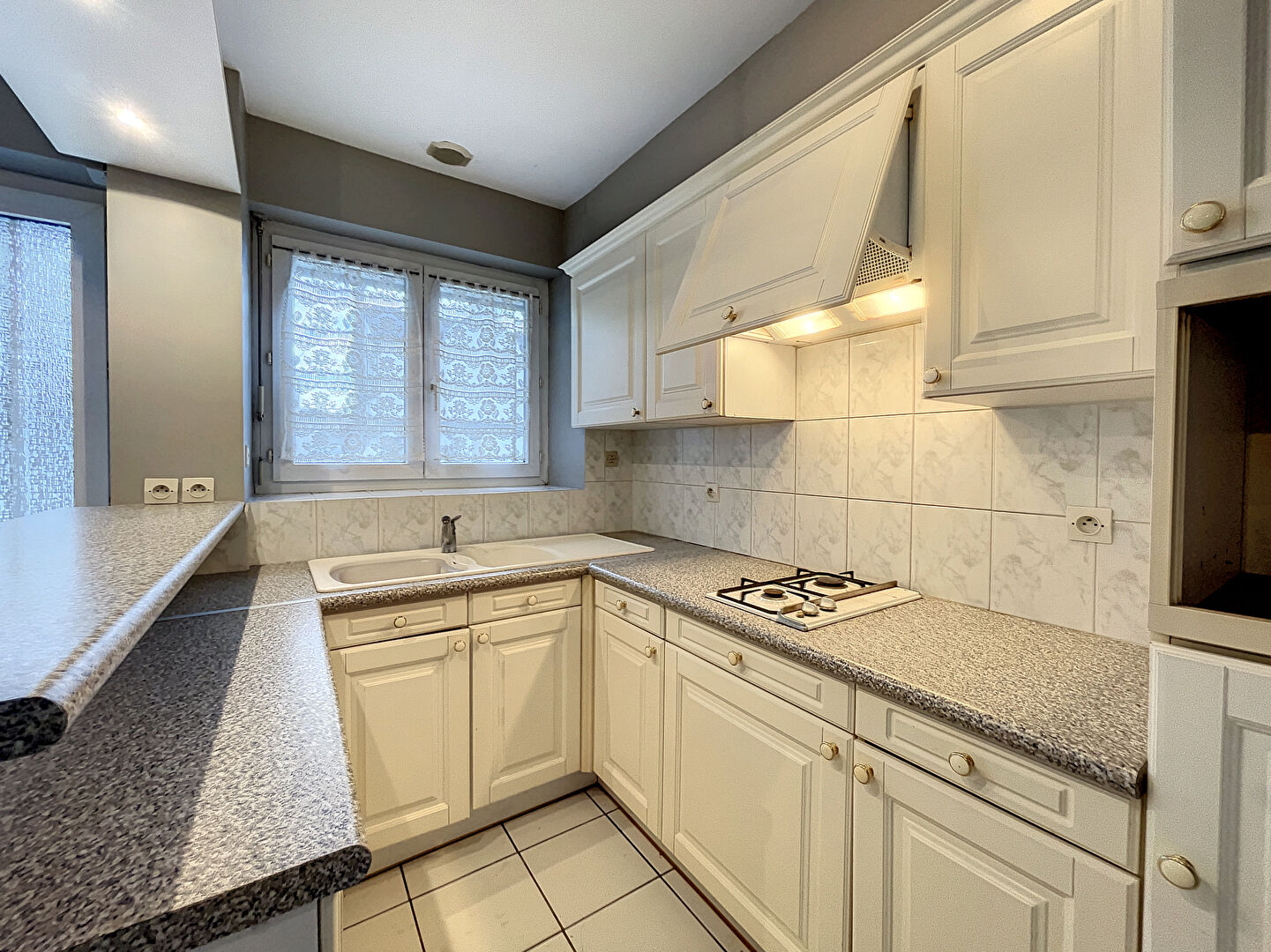 MAISON DE VILLE AU CALME D'UNE IMPASSE DE KERYADO