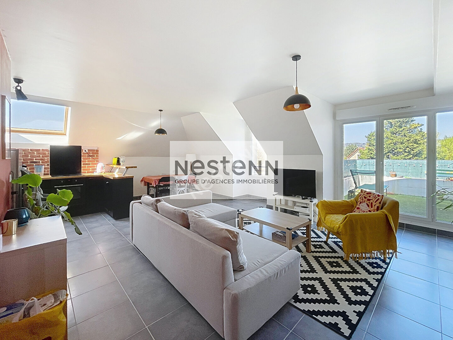 Duplex 4 pieces - Residence securisee - 3 chambres - Proche gare - Balcon - Parkings